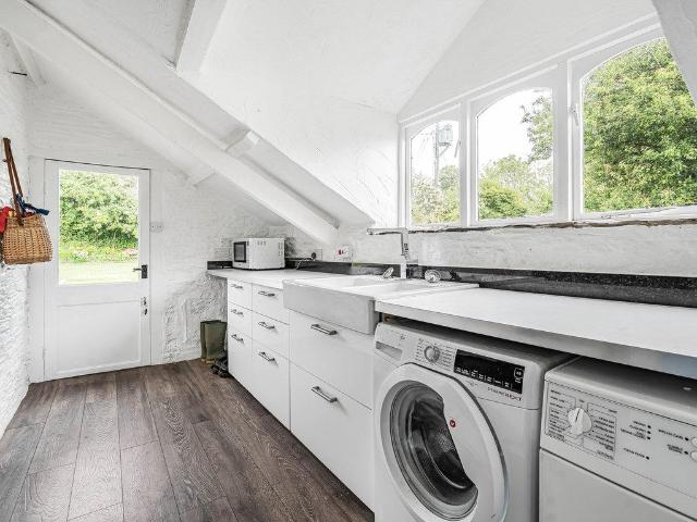5 bed house for sale