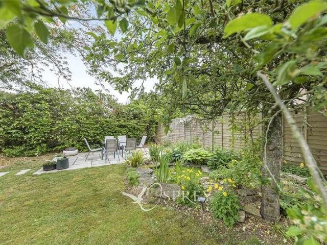 5 bed house for sale