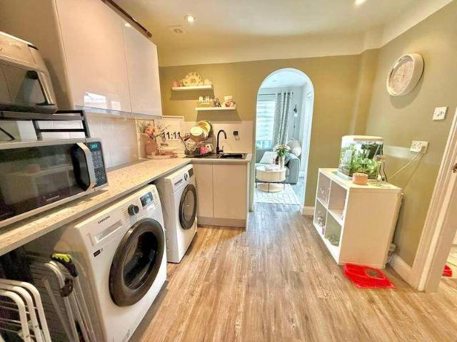 5 bed house for sale