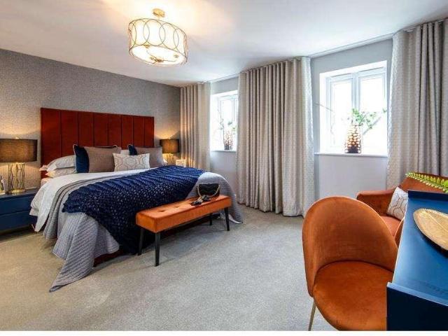 5 bed house for sale