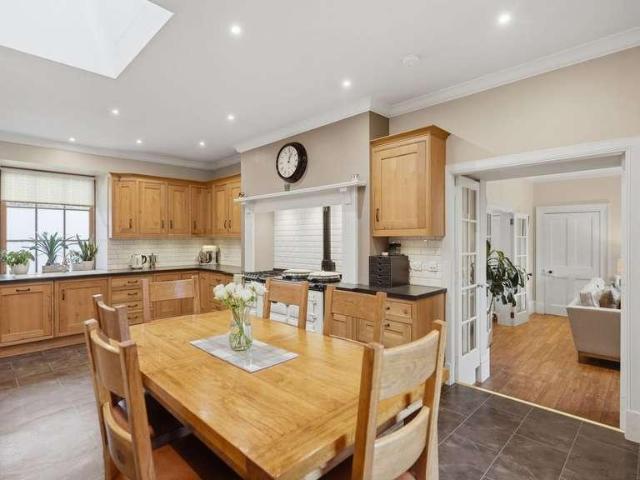 5 bed house for sale