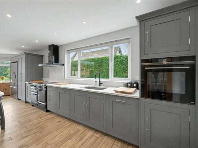5 bed house for sale