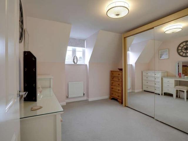 5 bed house for sale
