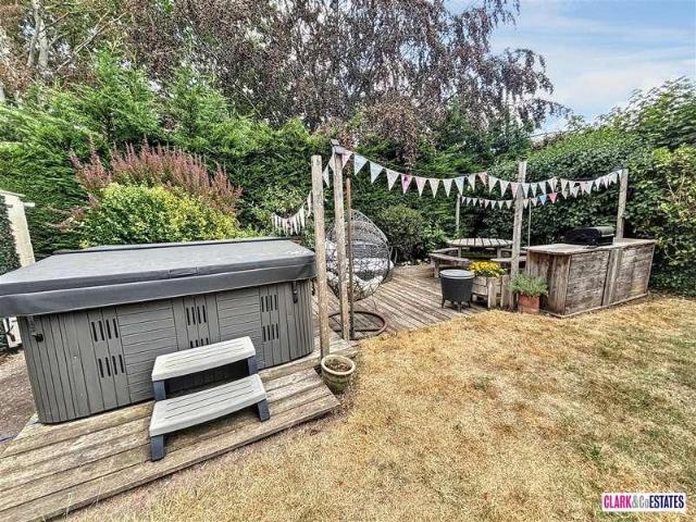5 bed house for sale