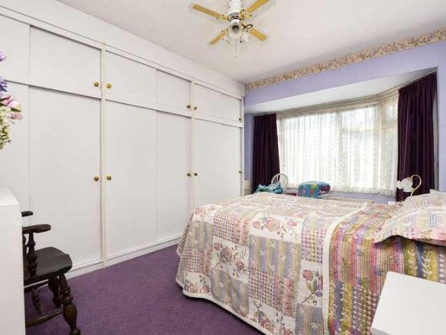 5 bed house for sale