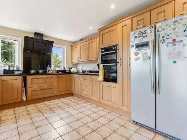 5 bed house for sale