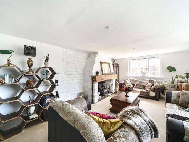 5 bed house for sale