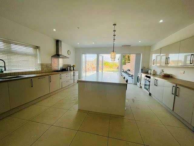 5 bed house for sale