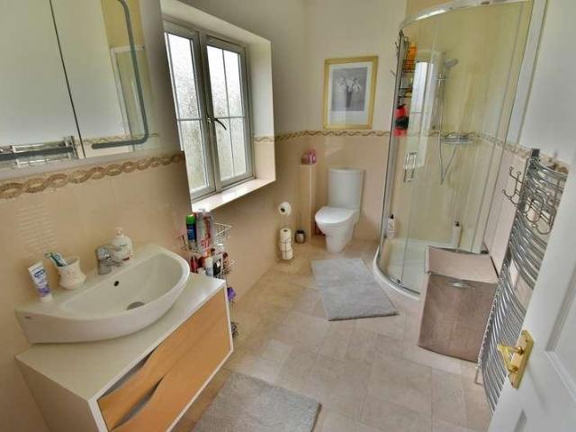 5 bed house for sale