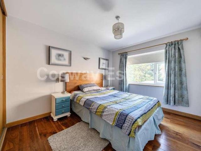5 bed house for sale