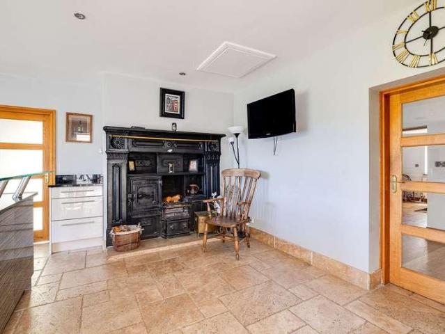 5 bed house for sale