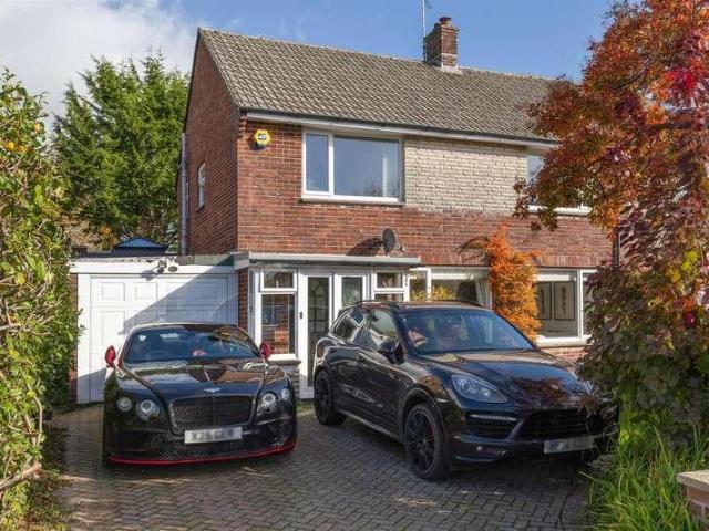 5 bed house for sale