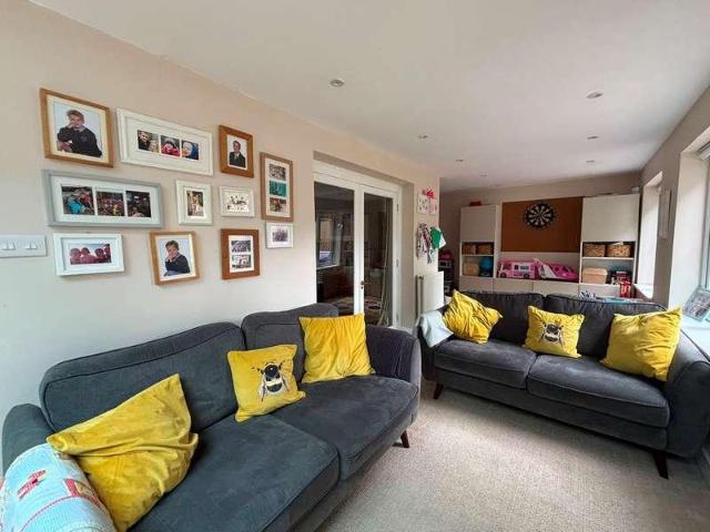 5 bed house for sale