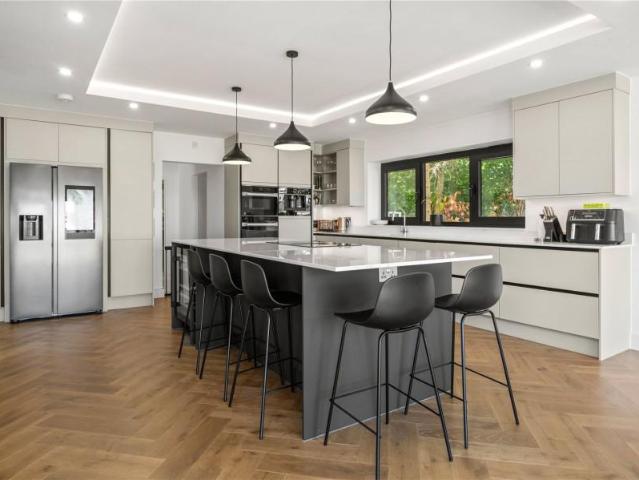 5 bed house for sale