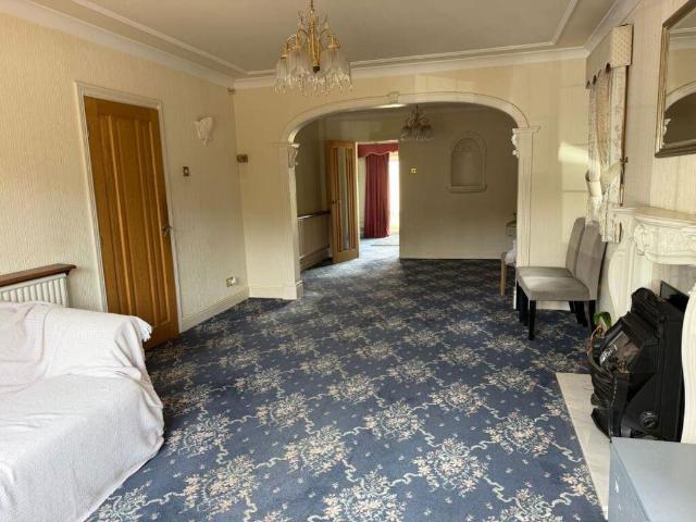 5 bed house for sale
