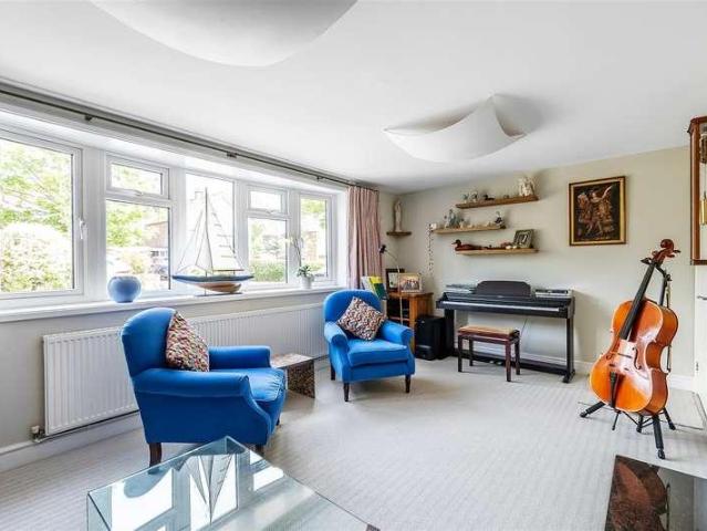 5 bed house for sale