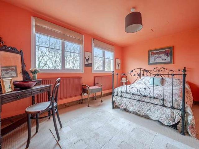 5 bed house for sale