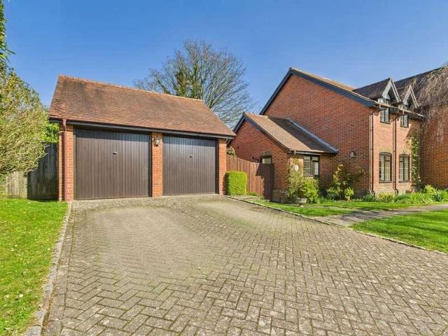 5 bed house for sale