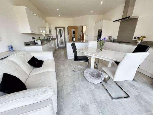 5 bed house for sale