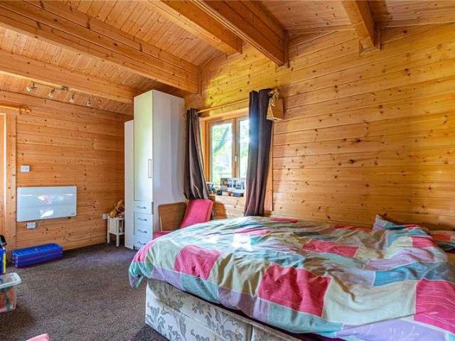 5 bed house for sale