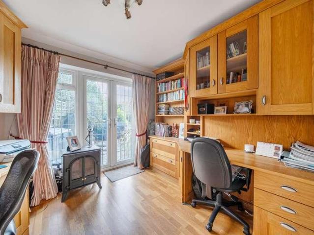 5 bed house for sale