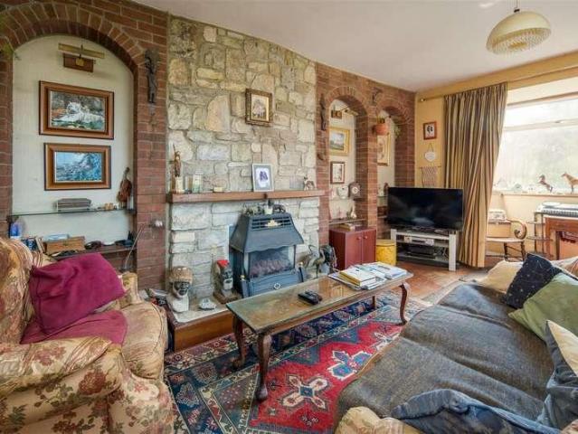 5 bed house for sale