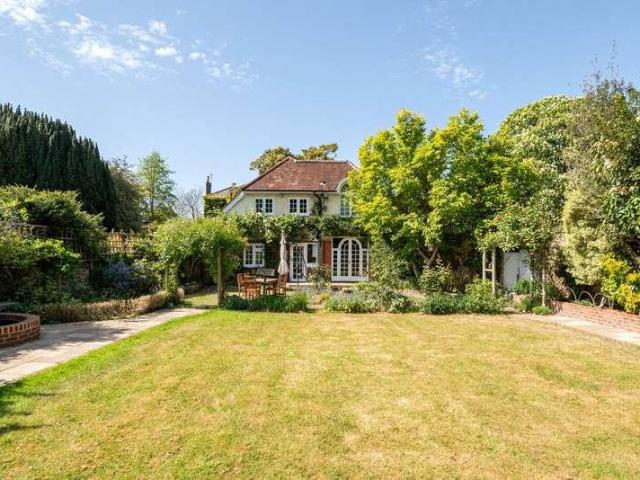 5 bed house for sale