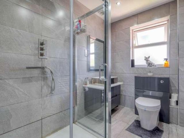 5 bed house for sale