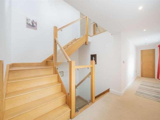 5 bed house for sale