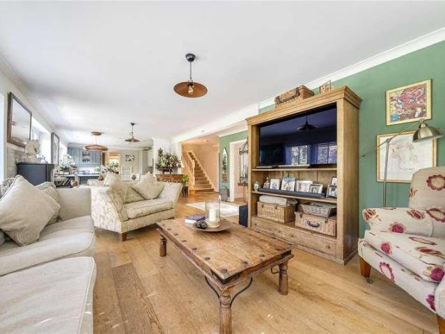 5 bed house for sale