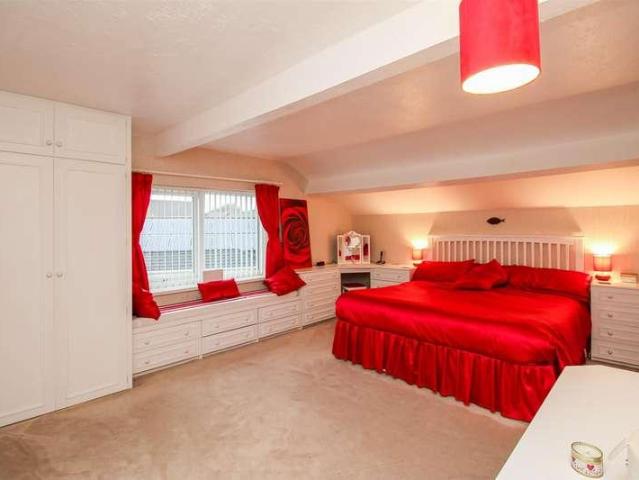 5 bed house for sale