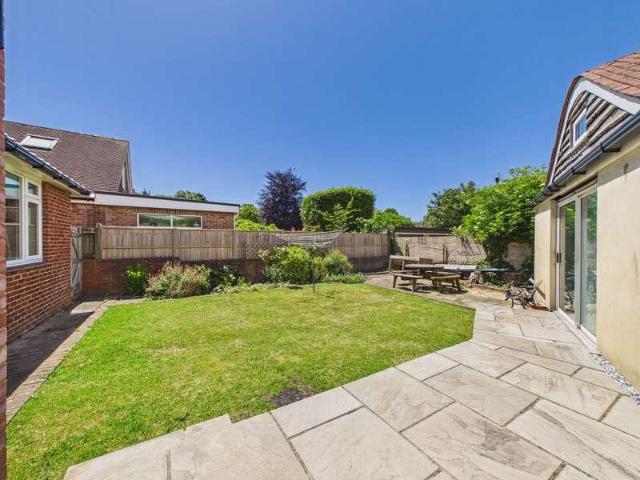 5 bed house for sale