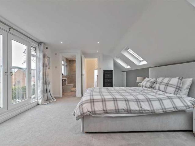 5 bed house for sale