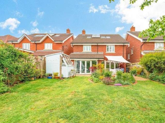 5 bed house for sale