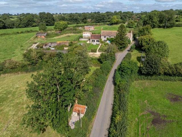 5 bed house for sale
