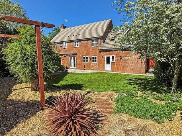 5 bed house for sale