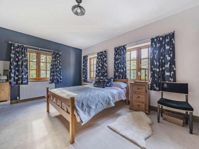 5 bed house for sale