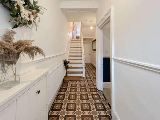 5 bed house for sale