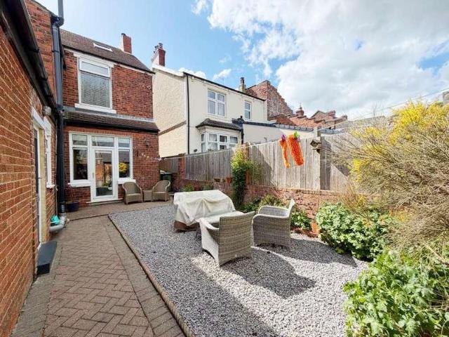 5 bed house for sale