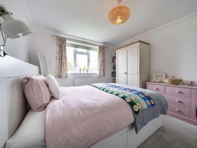 5 bed house for sale