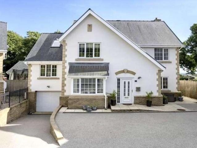 5 bed house for sale