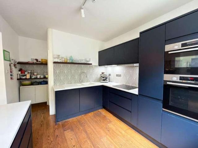 5 bed house for sale