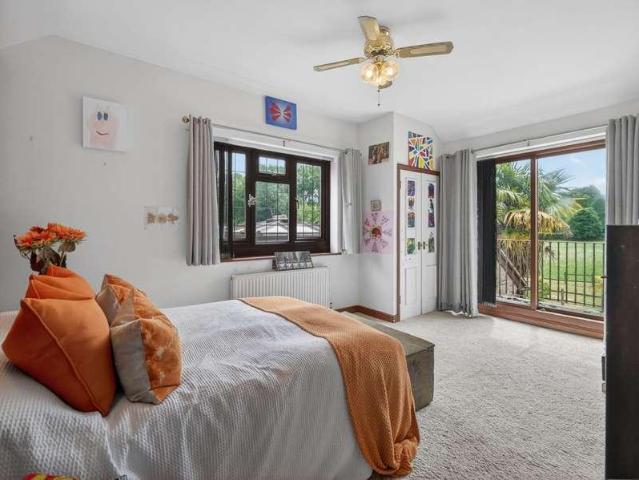 5 bed house for sale
