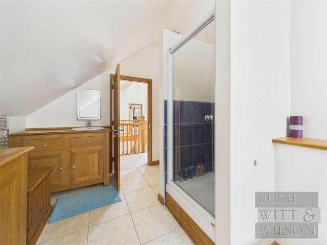 5 bed house for sale