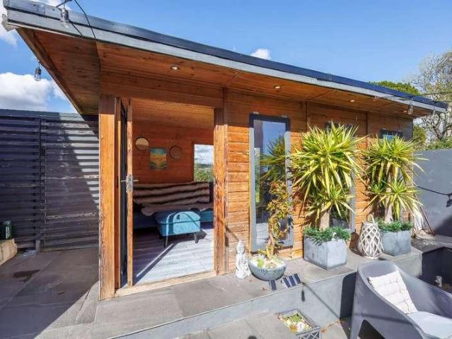 5 bed house for sale