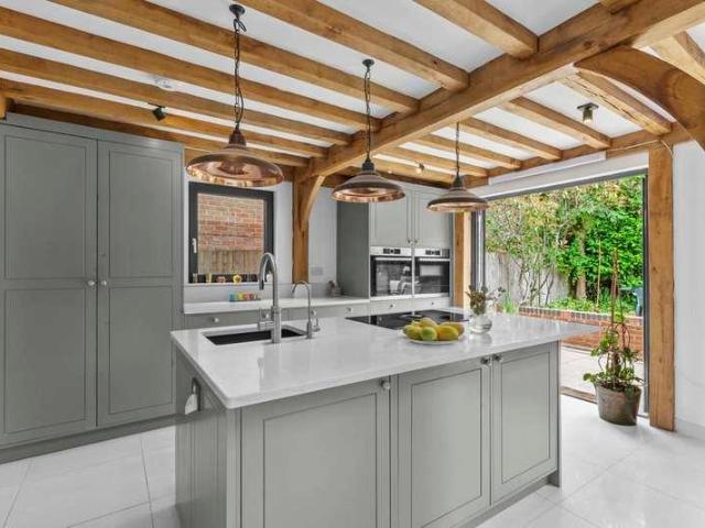 5 bed house for sale