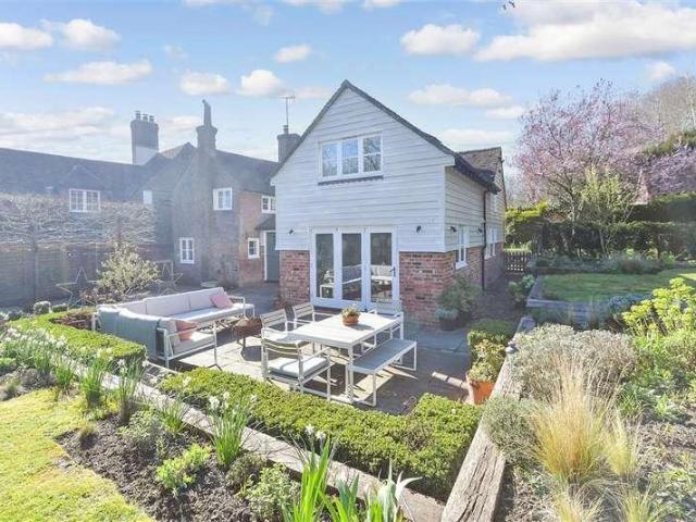 5 bed house for sale