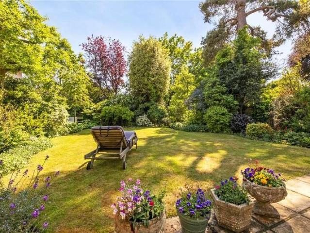 5 bed house for sale