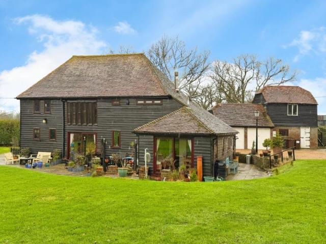5 bed house for sale