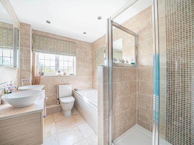 5 bed house for sale